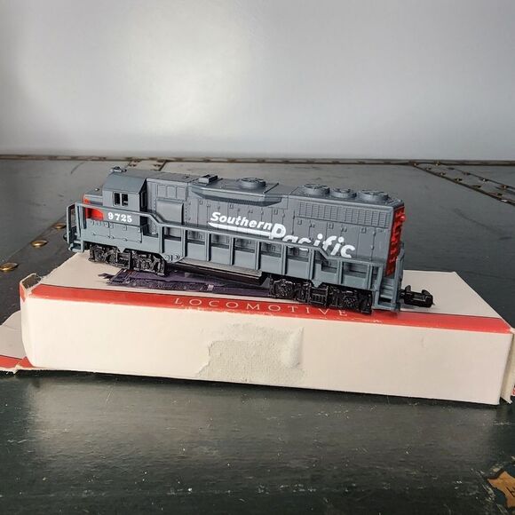 Other | Southern Pacific Lines Railroad 45 Minilocomotive Train Box ...